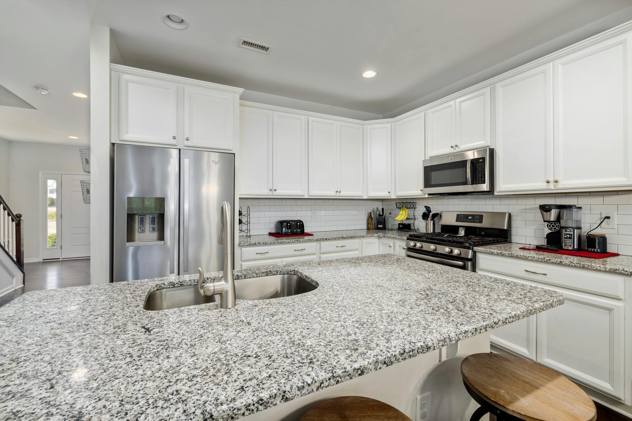 The Timeless Appeal of Granite Countertops in Bucks County Homes - CMI ...